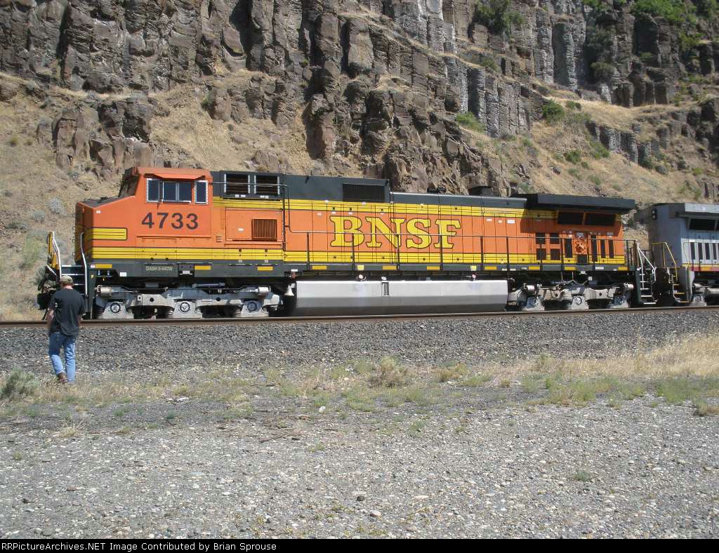 BNSF 4733 (C44-9W)